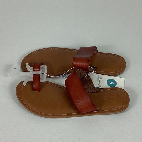 Universal Thread | Shoes | Universal Thread Kessie Toe Ring Sandals ...